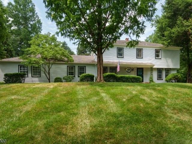 30 Montgomery Ave, Rocky Hill, NJ 08553