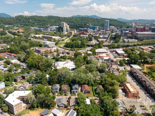 30 Monroe Pl, Asheville, NC 28801 | MLS #4366 | Compass