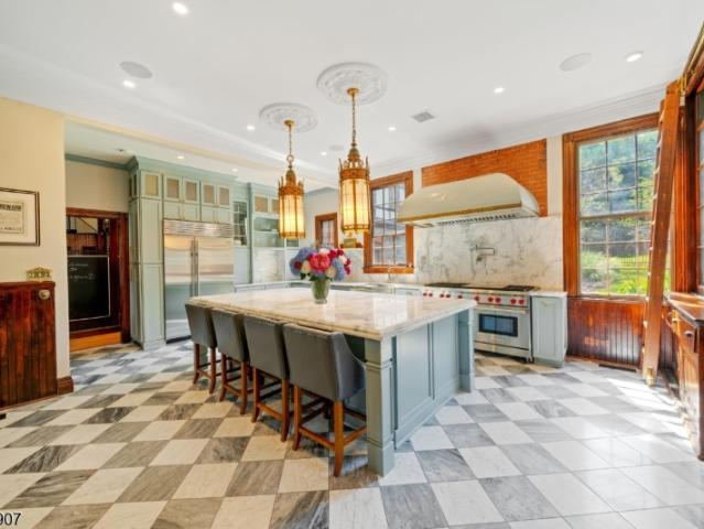 30 N Mountain Ave