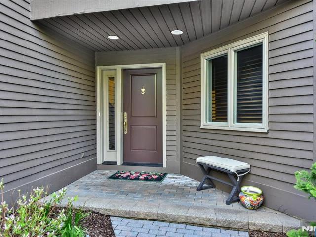 30 N Bayard Lane