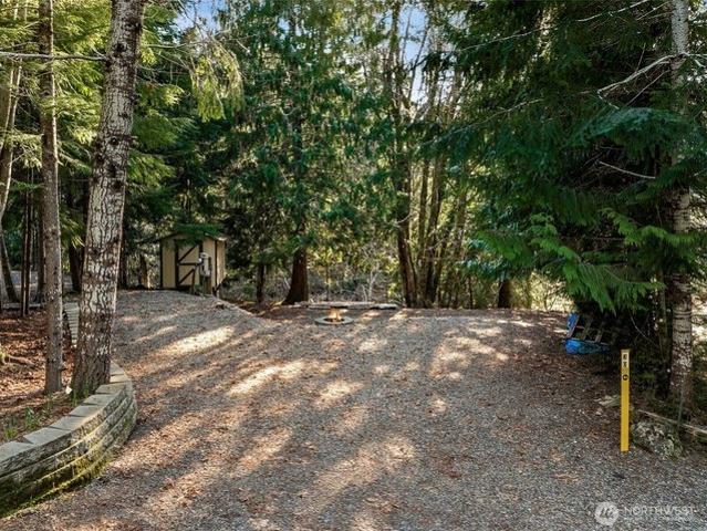 30 N Discovery Pl, Hoodsport, WA 98548