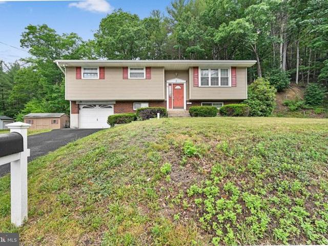 30 N Valley St, New Philadelphia, PA 17959