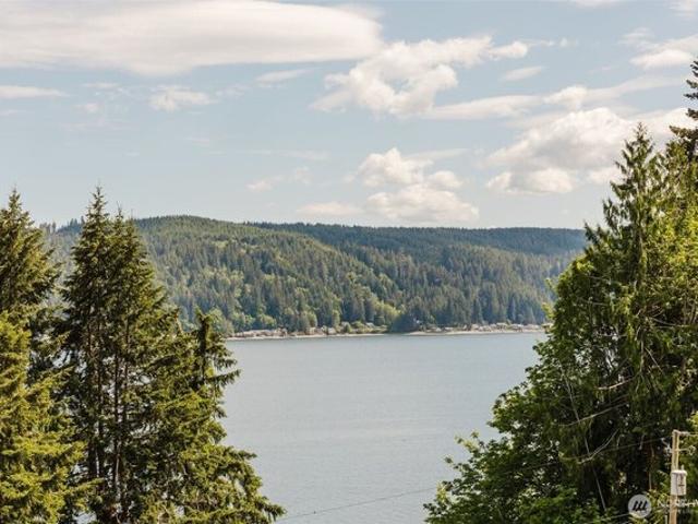 30 NE Alta Vista Dr, Belfair, WA 98528