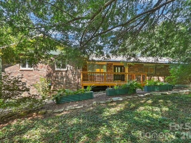 30 Nichols Hill Dr, Asheville, NC 28804