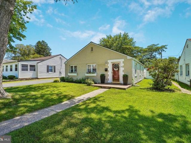 30 Norman St, Aston, PA 19014