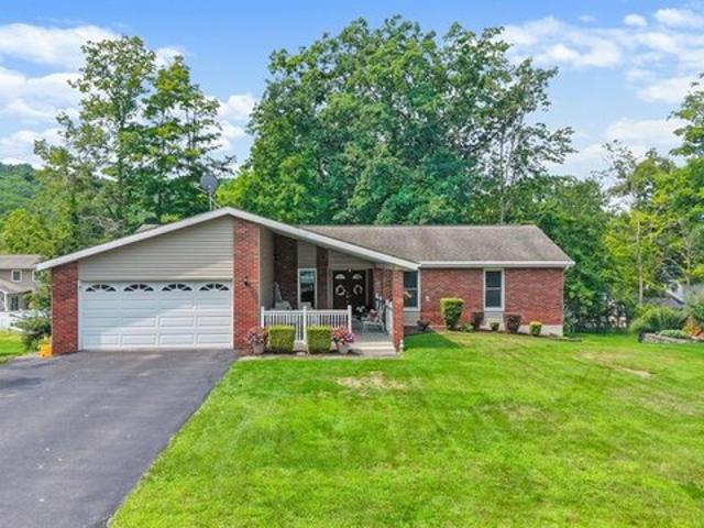 30 Oakwood Dr, Apalachin, NY 13732