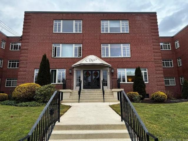30 Outlook Ave #201, West Hartford, CT 06119