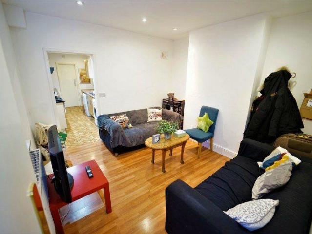 30 Palin Street, Nottingham, NG7 5AG 4 bed house to rent £2,340 pcm £540 pw