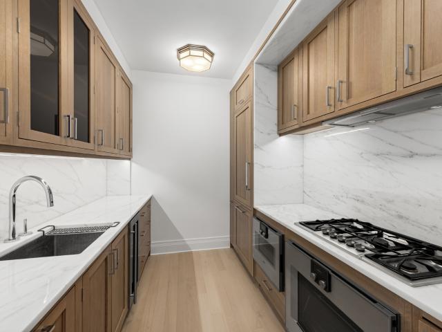 30 PARK Place 56D