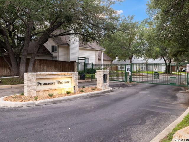 30 Pembroke Ln