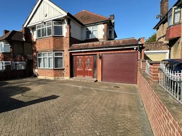 30 Powys Lane, Bowes Park, London, N14 7JG, United Kingdom | 5 bed house for rent #158502222 | Rentberry