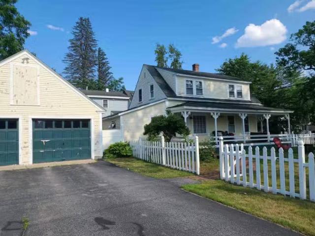 30 PLEASANT ST, MEREDITH, NH 03253 Single Family Residence For.