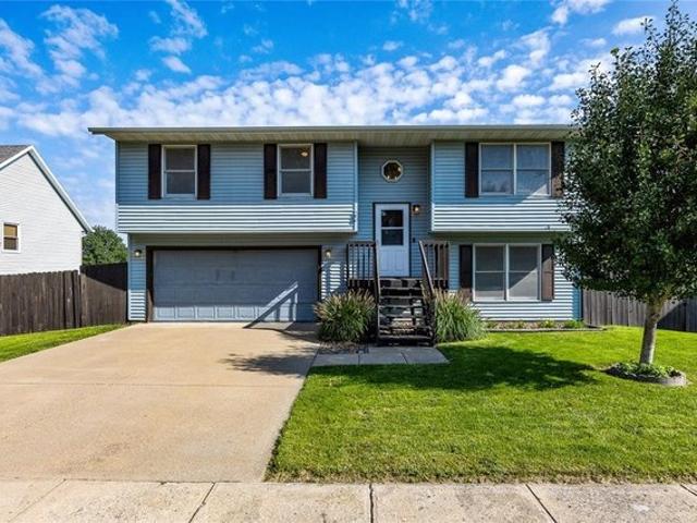 30 Prairie Ridge Ct, North Liberty, IA 52317