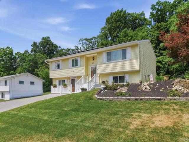30 Raker Rd, Poughkeepsie, NY 12603