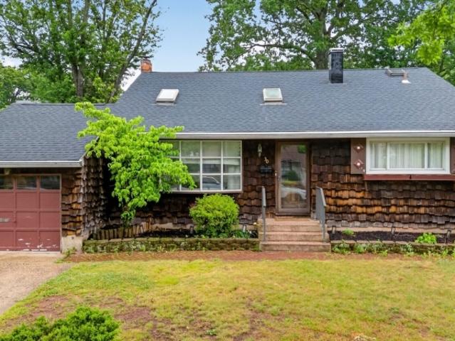 30 Raven Dr