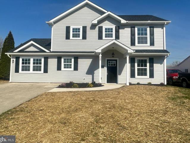 30 Ridge Ln, Levittown, PA 19055