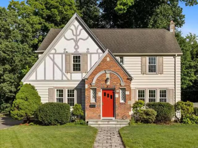 30 RIDGEBROOK DR, WEST HARTFORD, CT 06107 Single Family Reside.