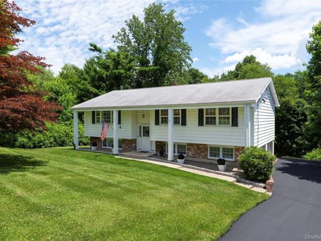 30 Ridgeview Ave, Mahopac, NY 10541