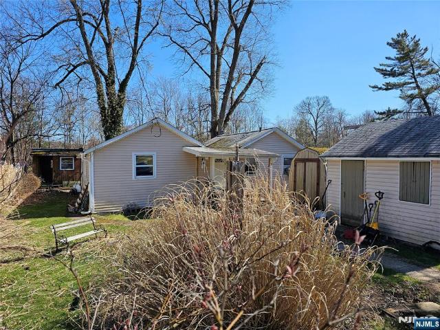 30 Riverside Dr, Oakland, NJ 07436 | MLS #26011 | Compass