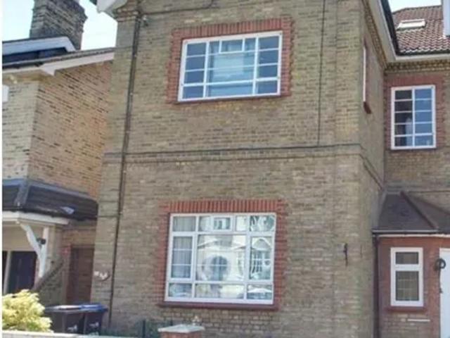 30 Russell Road, Carterhatch, London, EN1 4TW, United Kingdom | 2 bed apartment for rent #136604433 | Rentberry