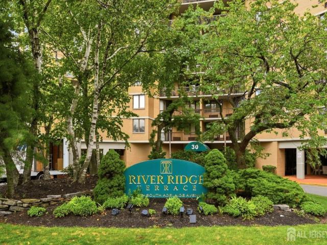 30 s adelaide avenue 8j