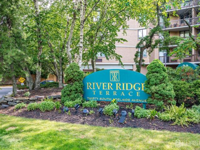 30 S Adelaide Avenue 2M