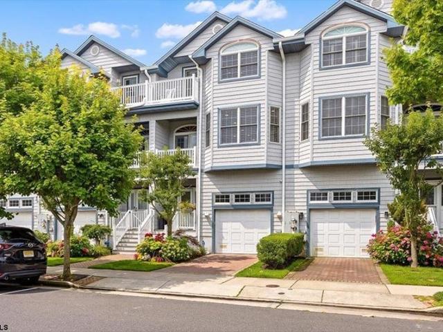 30 S Coolidge Ave, Margate, NJ 08402