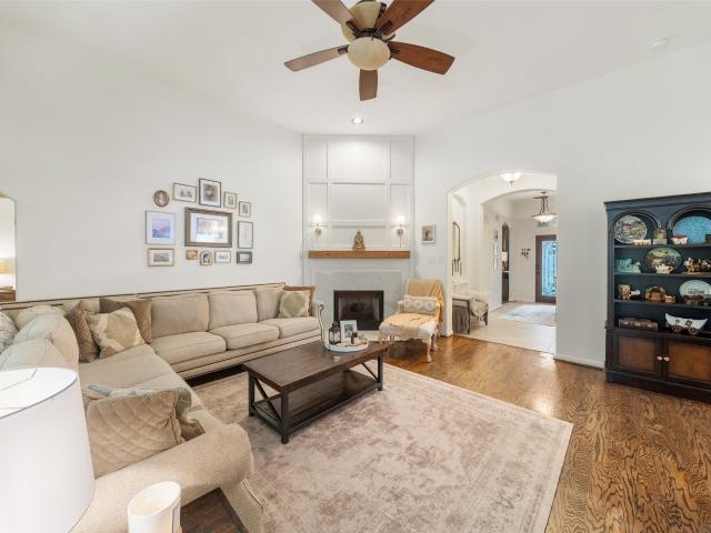 30 S Creekmist Place