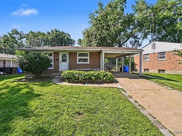 30 Saint Edward Ln, Florissant, MO 63033