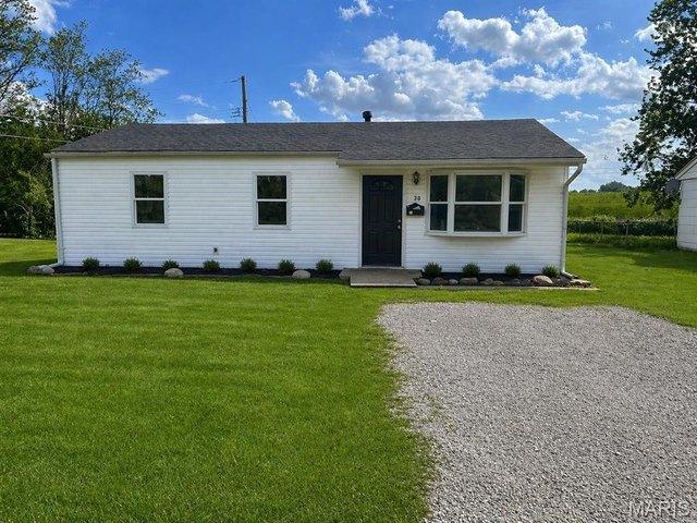 30 Saint Gregory Dr, Cahokia, IL 62206