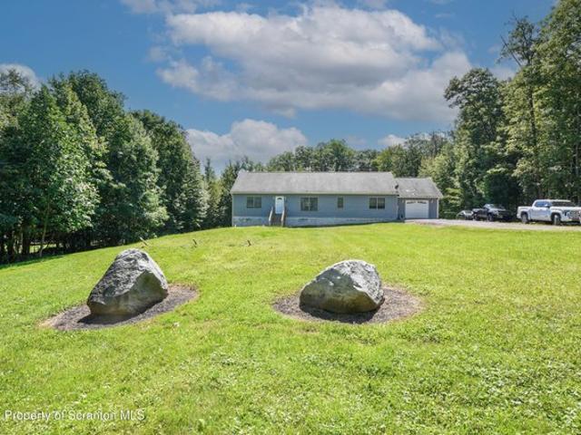 30 Salem View Dr, Waymart, PA 18472