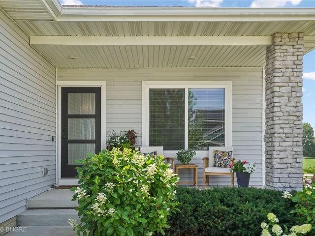 30 SE Waddell Way