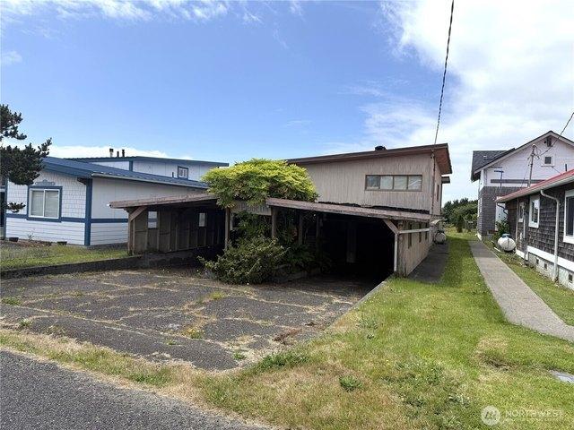 30 Second St S, Pacific Beach, WA 98571