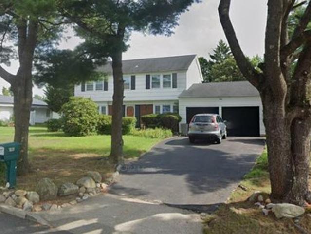 30 Segatogue Ln, South Setauket, NY 11720