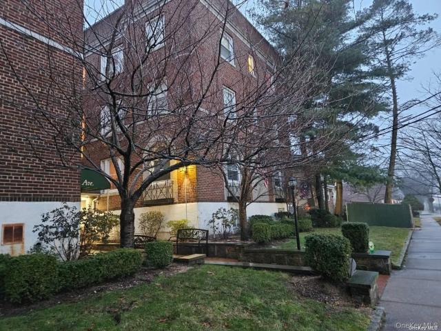 30 Shipherd Ave, Unit 6B, Lynbrook, NY 11563 | MLS #963654 | Compass