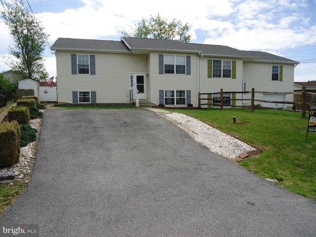 30 Squire Cir, Inwood, WV 25428