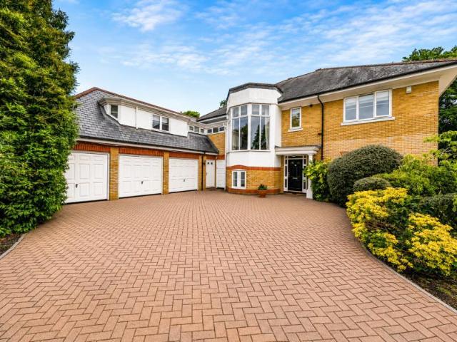 30 St Davids Drive London Road. 6 bed terraced house to rent £6,800 pcm £1,569 pw