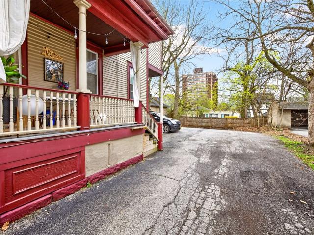 30 Strathallan Park