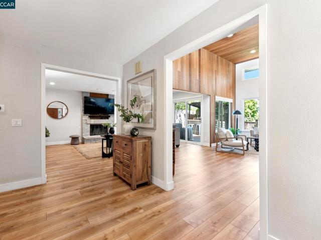 30 Sunrise Ln