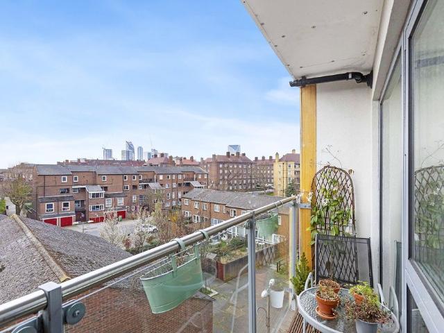 30A Sadlers Court, Wild Rents, London, SE1 4BP