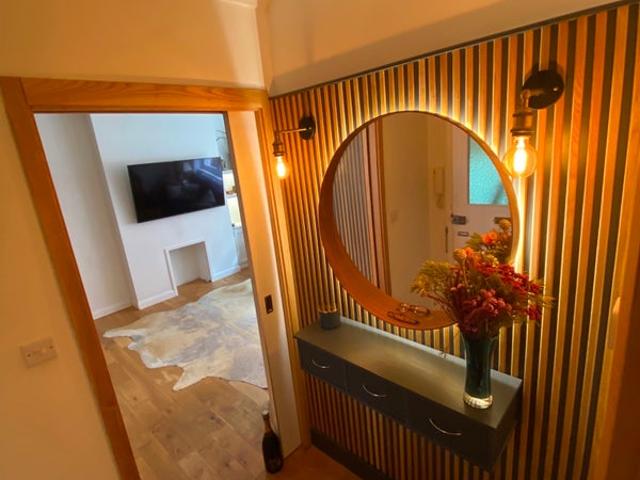 30sq/m studio SW1 available for mid July Sept