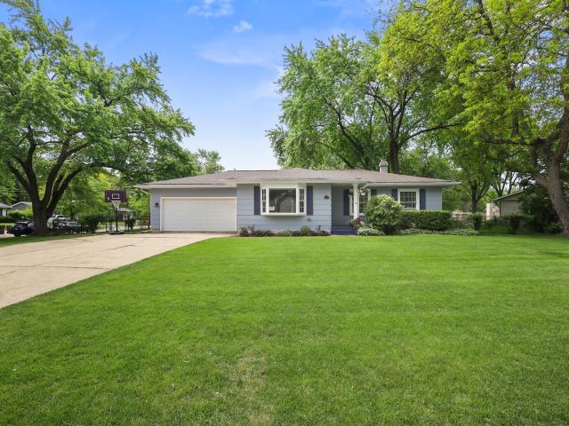30W111 Bruce Lane