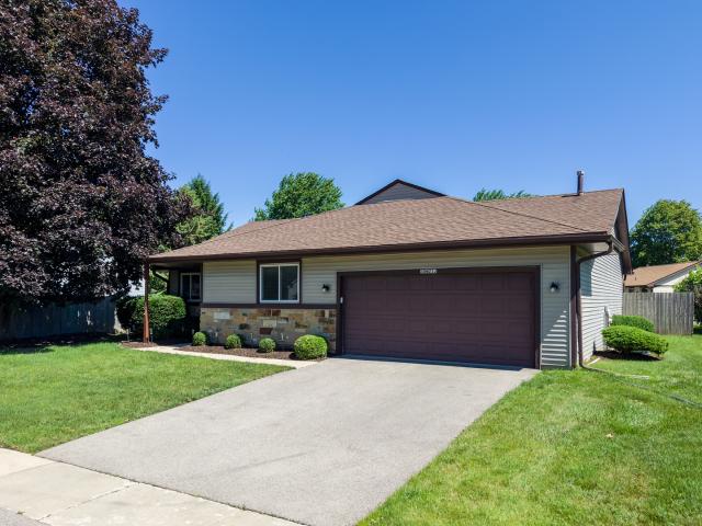 30W253 Bedford Lane