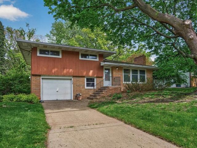 3104 Mildred Dr, Roseville, MN 55113