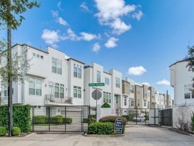 3104 Mitchell Landing Court