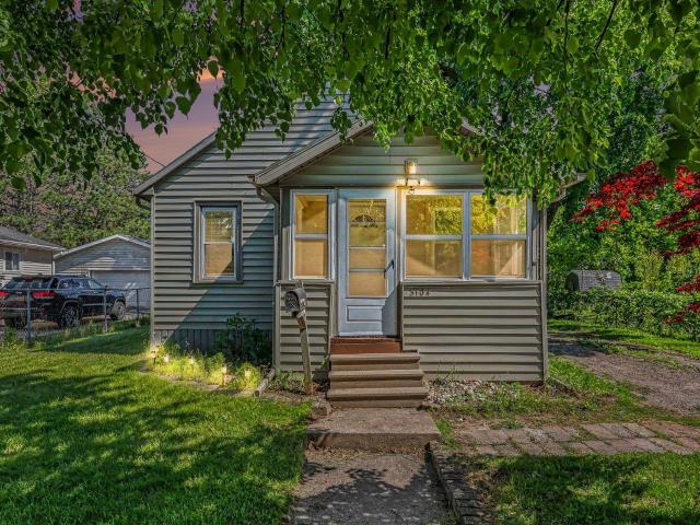 3104 N Van Buren Street