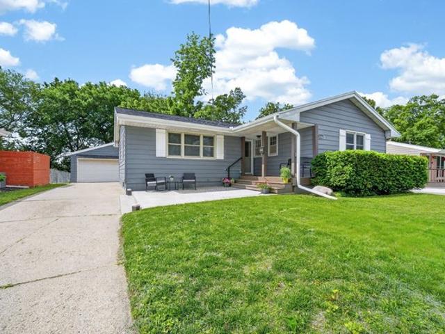 3104 Giles St, West Des Moines, IA 50265
