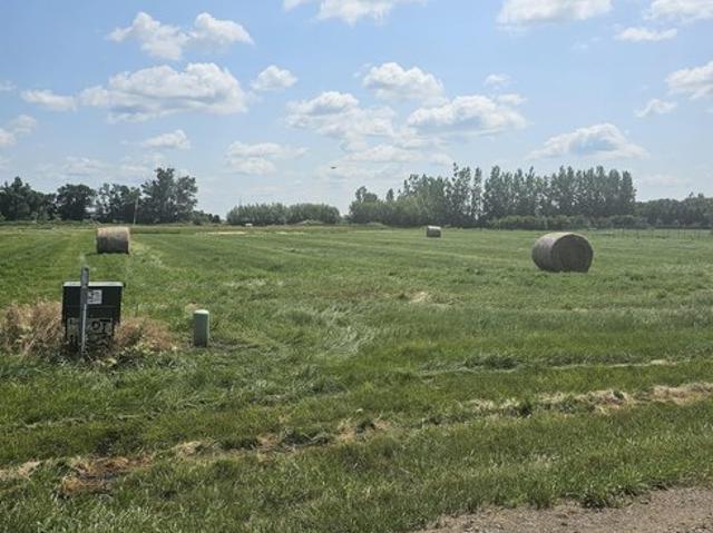 3104 Hoggarth Dr, Jamestown, ND 58401