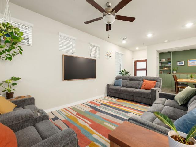3104 Valley Peak Drive