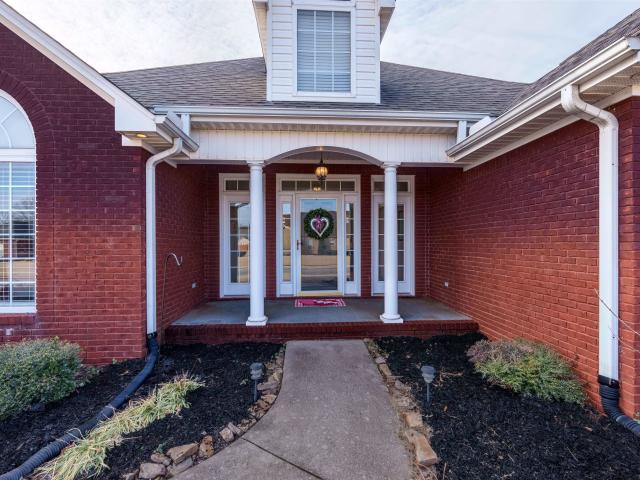 3104 W McGuire Dr